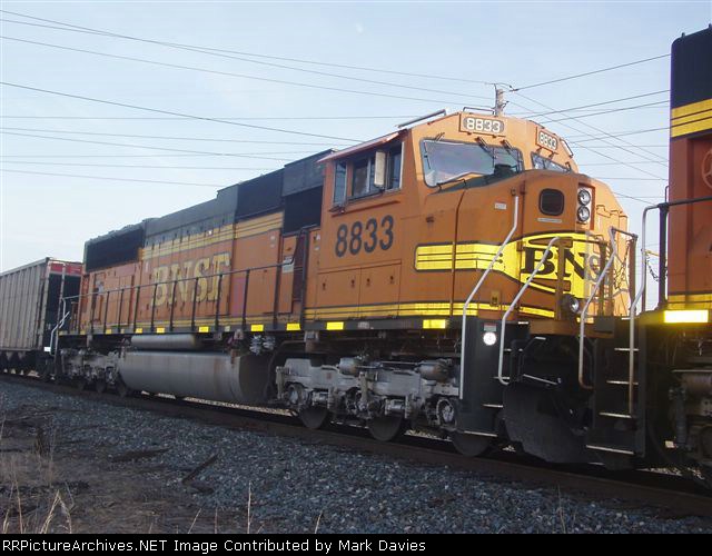 BNSF 8833